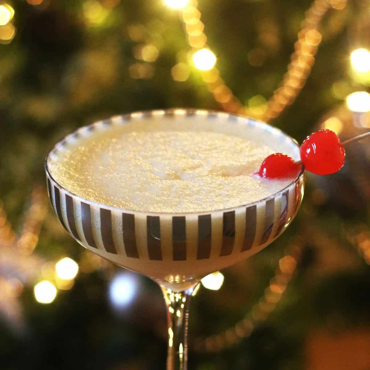 Snowflake Cocktail (Prosecco Snowball) - Supper in the Suburbs